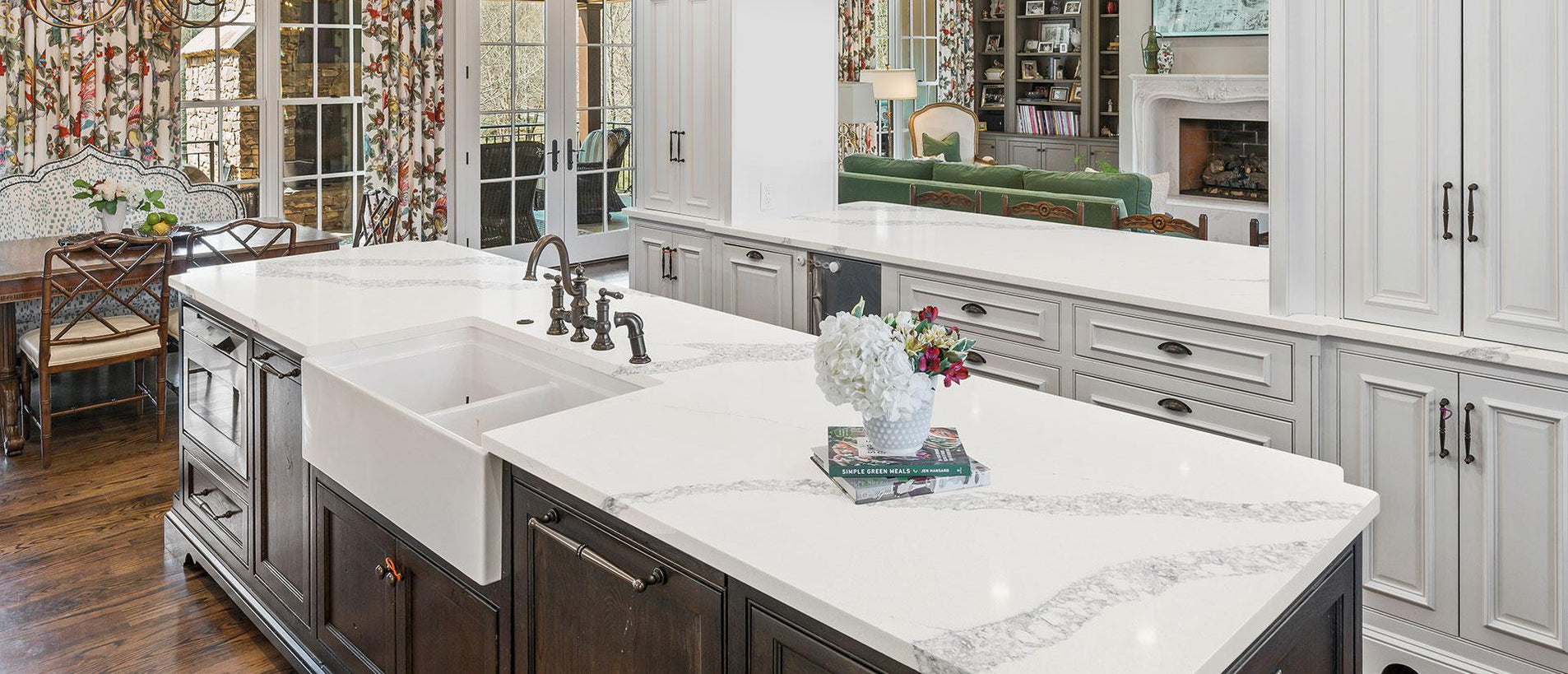 Calacatta Venice 112x26 2 cm Polished Quartz Prefab — Solidshape